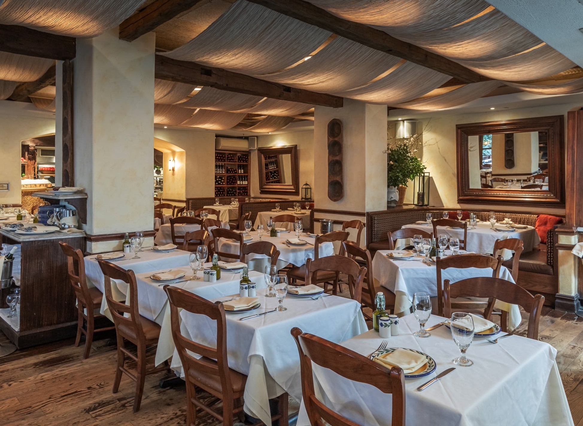 Avra Estiatorio on 48th New York | Members and their guests receive a ...